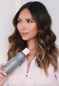 What Is Texturizing Spray for Hair and How to Use It? - Glowsly
