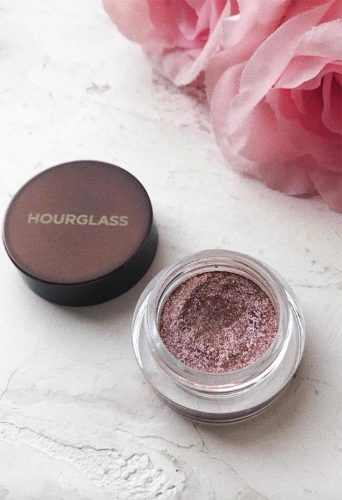 How to Apply Cream Eyeshadow: Uses & Tips - Glowsly