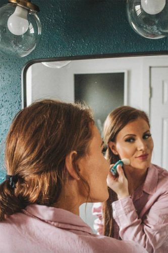 Does Powder Sunscreen Work? Powder SPF Application Tips - Glowsly