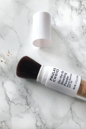 Does Powder Sunscreen Work? Powder SPF Application Tips - Glowsly