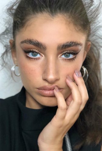 How to Get 'Soap Brows' for That Iconic Fluffy Look - Glowsly