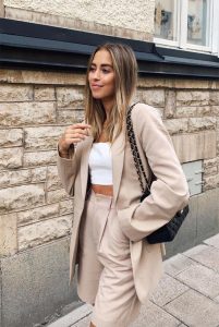 Kibbe Body Types: 10 Types & How to Find Yours - Glowsly